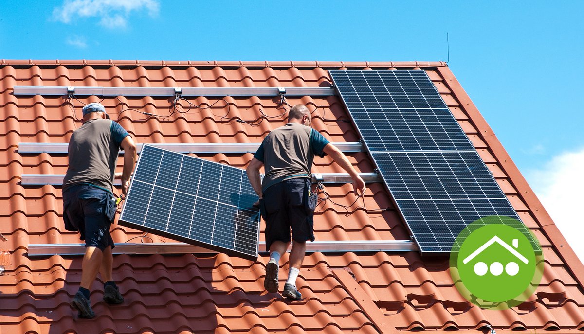 Dachanlage vs. Balkonkraftwerk: Was ist die bessere Wahl?